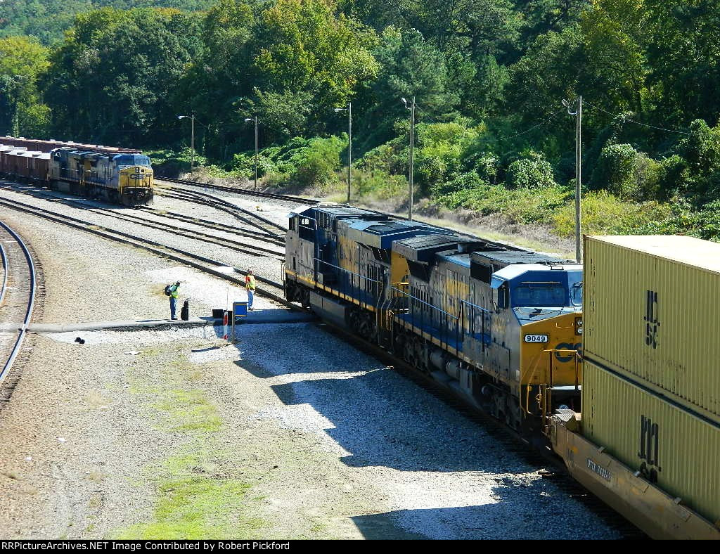 CSX 781(ES44AC) 9049(C44-9W) 7724(C40-8W)